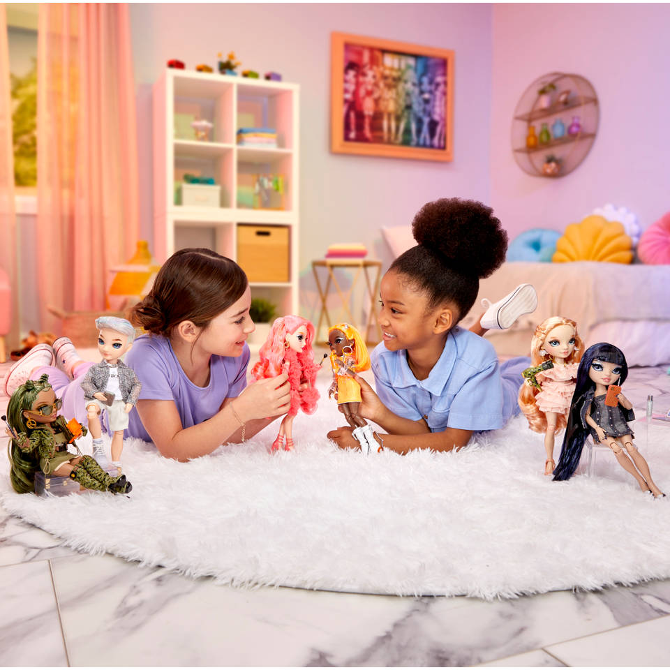 Rainbow High pop Kim Nguyen