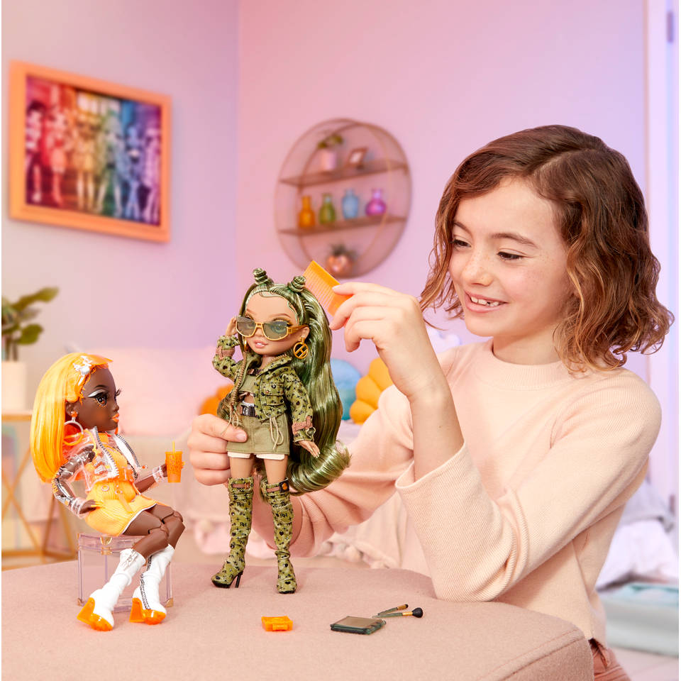 Rainbow High pop Michelle St. Charles