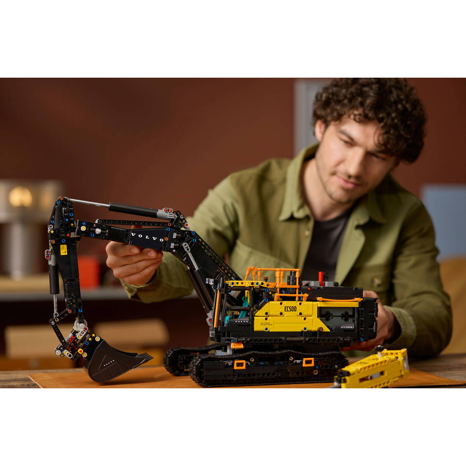 LEGO Technic Volvo EC500 Hybrid graafmachine 42215